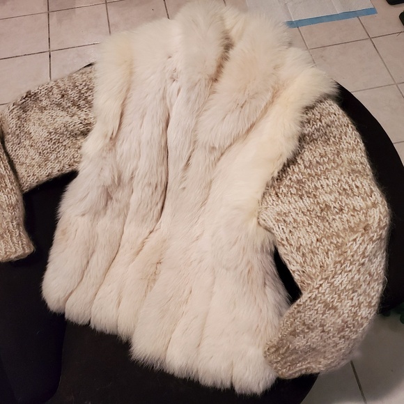 FOX FUR JACKET WITH REMOVAL SWEATER SLEEVES